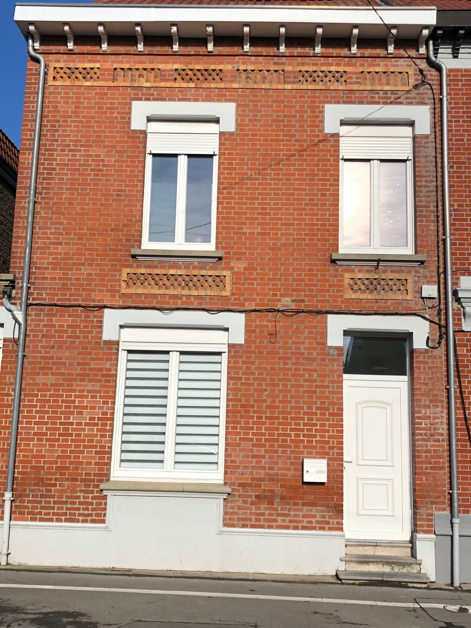 Le cache-câbles esthétique pour les façades - CableCover